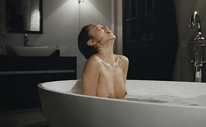 Nude And Noteworthy On Hulu Demolition Man The Housemaid The Lodge