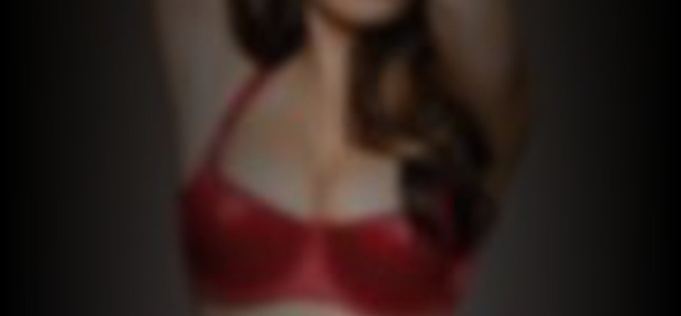 Sexiest Kelly Brook 2015 Calendar Behind The Scenes Scenes Top Pics And Clips Mr Skin